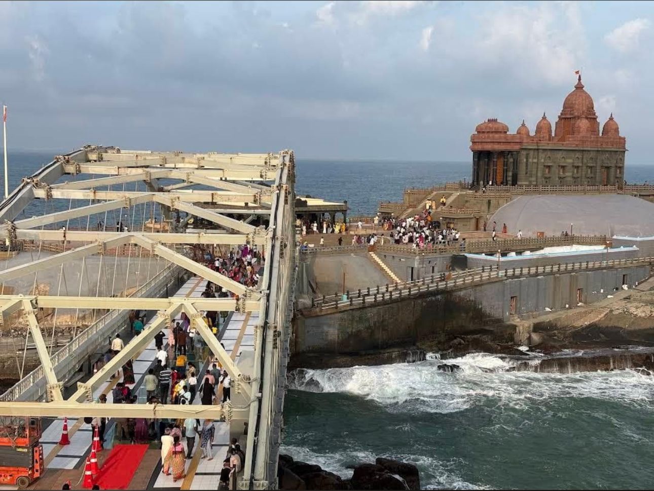 Vivekananda Rock Memorial Kanyakumari Tour from Pune - Kesarinandan Travels